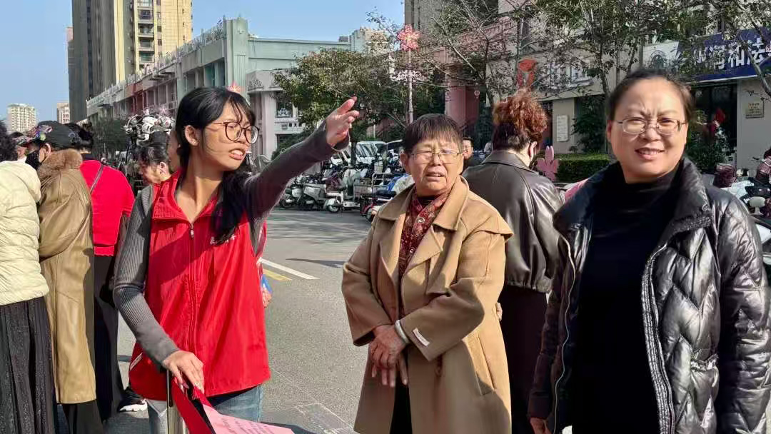 院青协开展重阳志愿活动关怀社区老人